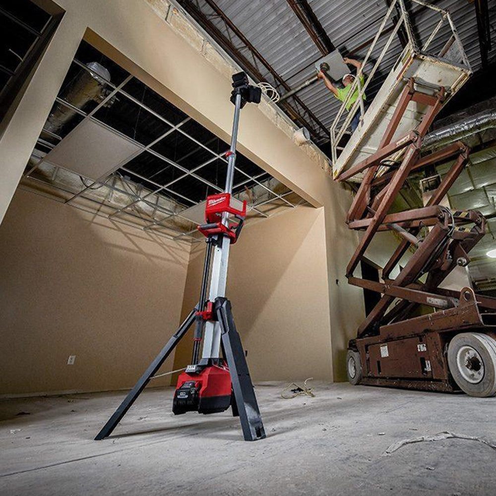 Torre de Iluminación/Cargador M18™ ROCKET™ Milwaukee 2136-20 ...